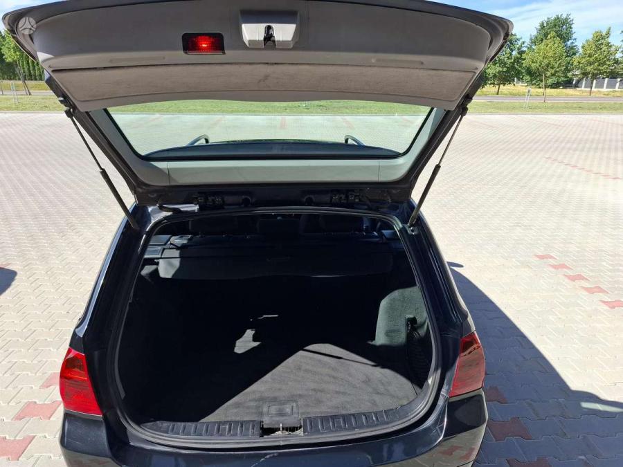 Black BMW 320 2006 in Siauliai, with an engine capacity of 2.00 L and mileage of 397 thousand km for 2245 €, photo 20 on AUTOMOTO.COM.LV