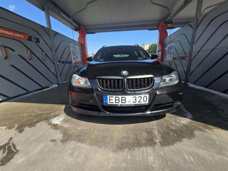 Black BMW 320 2006 in Panevezys, with an engine capacity of 2.00 L and mileage of 387 thousand km for 2490 €, photo 1 on AUTOMOTO.COM.LV
