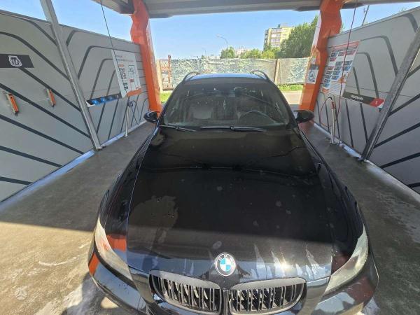 Black BMW 320 2006 in Panevezys, with an engine capacity of 2.00 L and mileage of 387 thousand km for 2490 €, photo 2 on AUTOMOTO.COM.LV