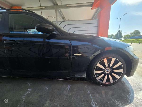 Black BMW 320 2006 in Panevezys, with an engine capacity of 2.00 L and mileage of 387 thousand km for 2490 €, photo 5 on AUTOMOTO.COM.LV