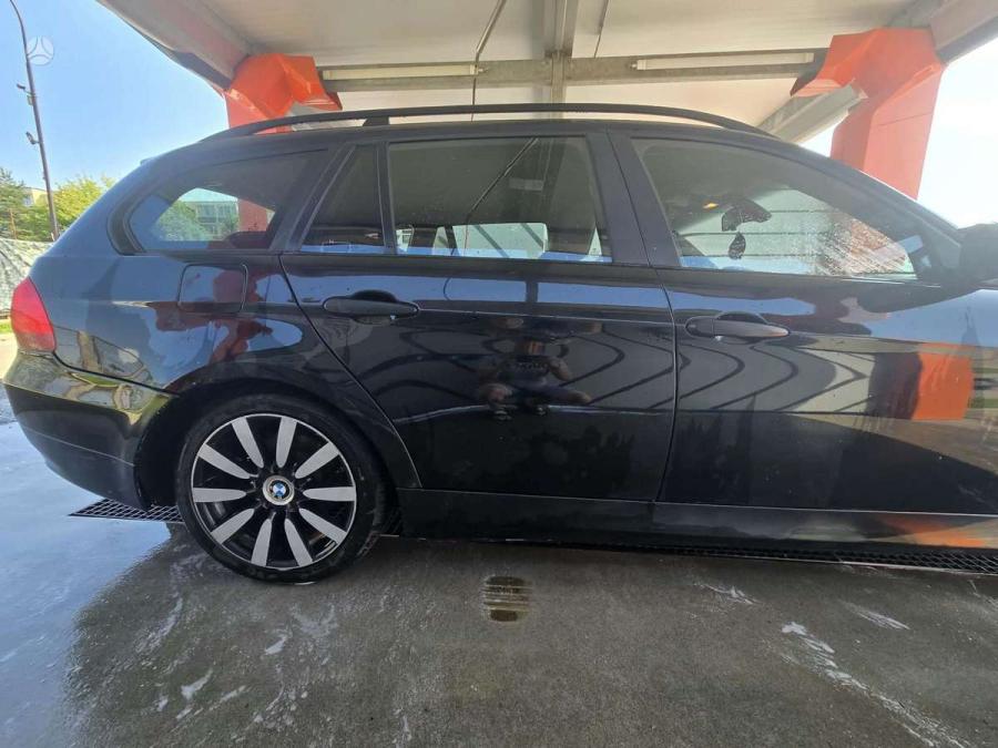Black BMW 320 2006 in Panevezys, with an engine capacity of 2.00 L and mileage of 387 thousand km for 2490 €, photo 7 on AUTOMOTO.COM.LV