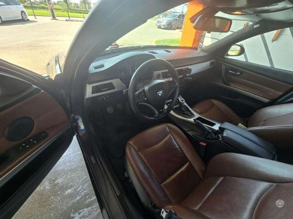 Black BMW 320 2006 in Panevezys, with an engine capacity of 2.00 L and mileage of 387 thousand km for 2490 €, photo 7 on AUTOMOTO.COM.LV