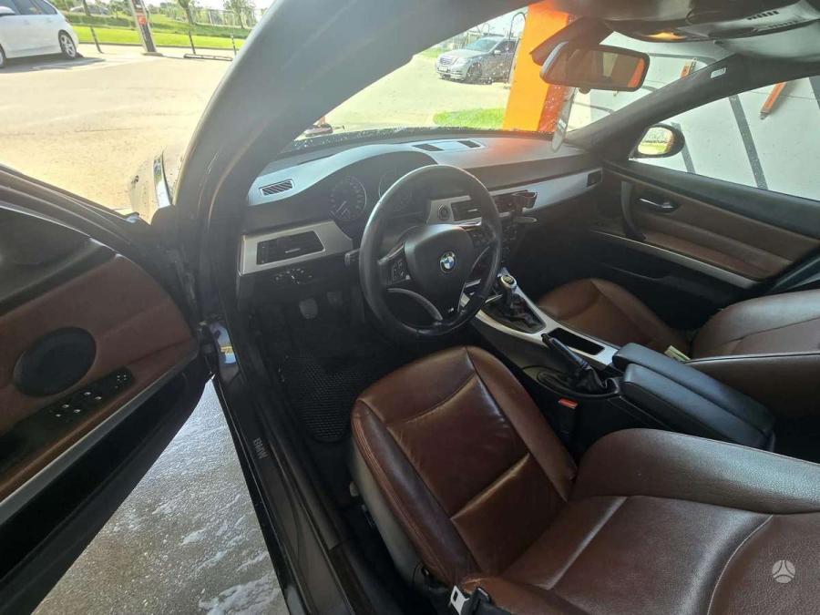 Black BMW 320 2006 in Panevezys, with an engine capacity of 2.00 L and mileage of 387 thousand km for 2490 €, photo 8 on AUTOMOTO.COM.LV
