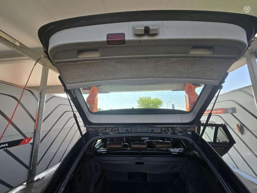 Black BMW 320 2006 in Panevezys, with an engine capacity of 2.00 L and mileage of 387 thousand km for 2490 €, photo 15 on AUTOMOTO.COM.LV