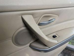 Black BMW 320 2006 in Kaunas, with an engine capacity of 2.00 L and mileage of 387 thousand km for 2800 €, photo 18 on AUTOMOTO.COM.LV