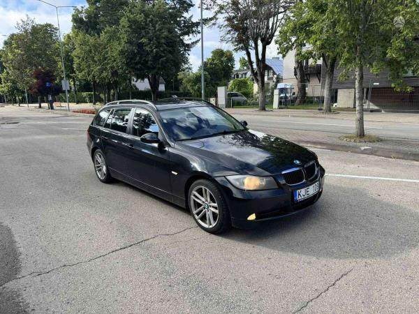 Black BMW 320 2006 in Palanga, with an engine capacity of 2.00 L and mileage of 362 thousand km for 2300 €, photo 2 on AUTOMOTO.COM.LV