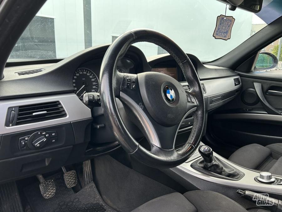 Melns BMW 320 2006 Plungė, ar dzinēja tilpumu 2.00 L un nobraukumu 386 tūkst. km par 2700 €, foto 7 vietnē AUTOMOTO.COM.LV