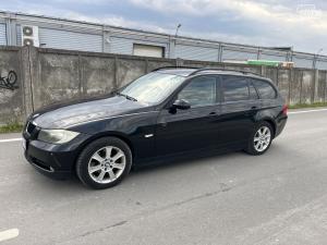 Melns BMW 320 2006 Panevēža, ar dzinēja tilpumu 2.00 L un nobraukumu 295 tūkst. km par 2200 €, foto  vietnē AUTOMOTO.COM.LV