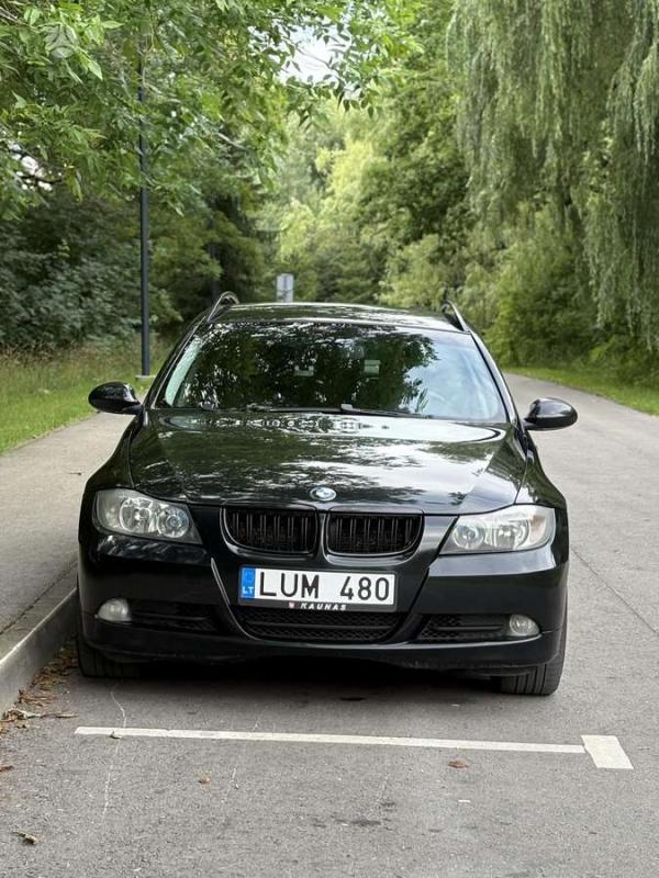 Black BMW 320 2006 in Siauliai, with an engine capacity of 2.00 L and mileage of 396 thousand km for 2550 €, photo 2 on AUTOMOTO.COM.LV