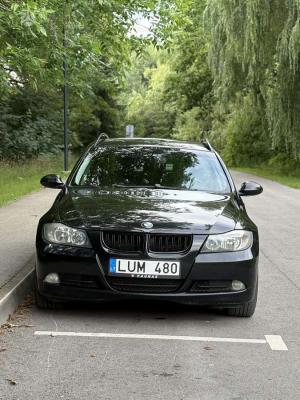 Black BMW 320 2006 in Siauliai, with an engine capacity of 2.00 L and mileage of 396 thousand km for 2550 €, photo 3 on AUTOMOTO.COM.LV