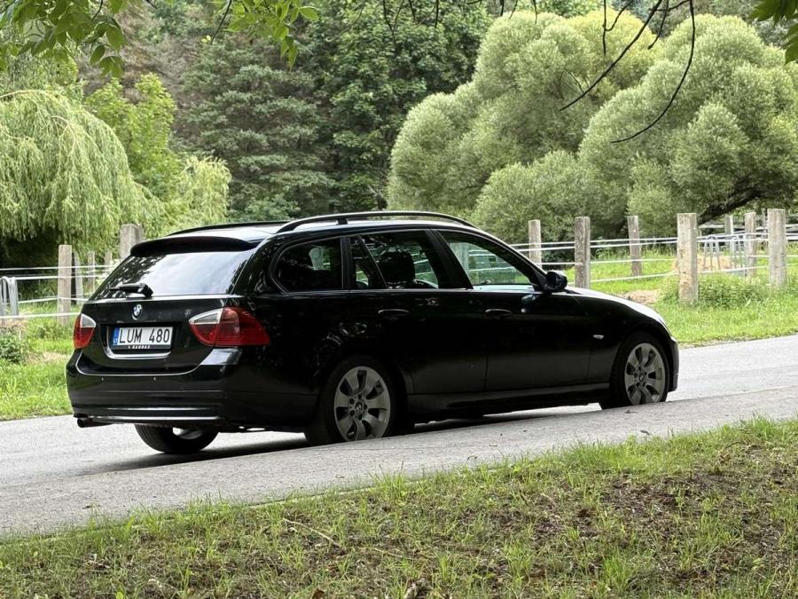 Black BMW 320 2006 in Siauliai, with an engine capacity of 2.00 L and mileage of 396 thousand km for 2550 €, photo 6 on AUTOMOTO.COM.LV