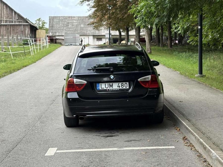 Black BMW 320 2006 in Siauliai, with an engine capacity of 2.00 L and mileage of 396 thousand km for 2550 €, photo 7 on AUTOMOTO.COM.LV