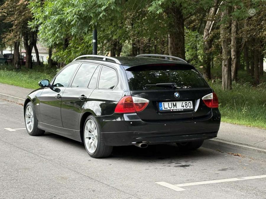 Black BMW 320 2006 in Siauliai, with an engine capacity of 2.00 L and mileage of 396 thousand km for 2550 €, photo 8 on AUTOMOTO.COM.LV