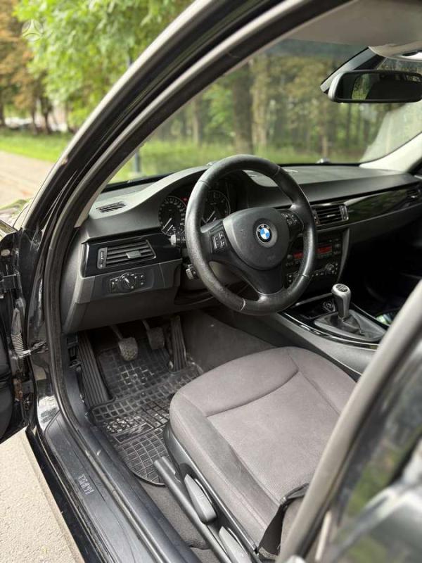 Black BMW 320 2006 in Siauliai, with an engine capacity of 2.00 L and mileage of 396 thousand km for 2550 €, photo 10 on AUTOMOTO.COM.LV