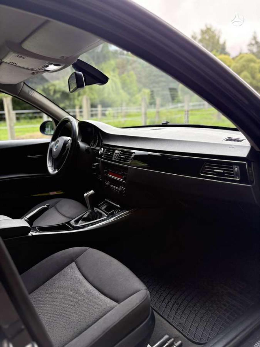 Black BMW 320 2006 in Siauliai, with an engine capacity of 2.00 L and mileage of 396 thousand km for 2550 €, photo 12 on AUTOMOTO.COM.LV