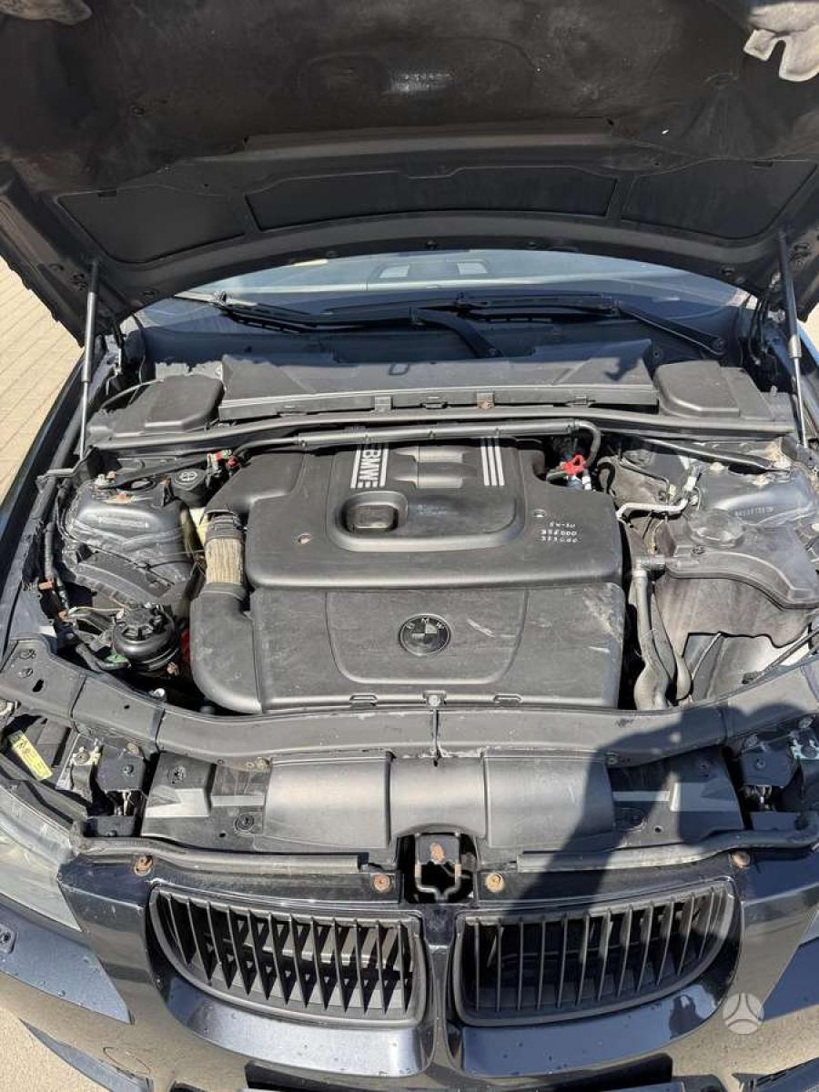 Melns BMW 320 2006 Kauņa, ar dzinēja tilpumu 1.99 L un nobraukumu 360 tūkst. km par 3200 €, foto 7 vietnē AUTOMOTO.COM.LV