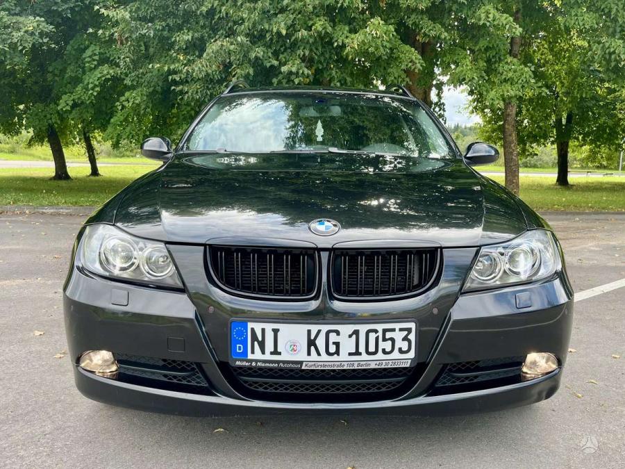 Black BMW 320 2006 in Kaunas, with an engine capacity of 2.00 L and mileage of 335 thousand km for 3600 €, photo 3 on AUTOMOTO.COM.LV