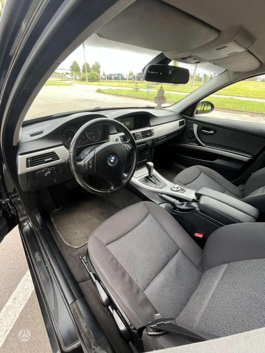 Black BMW 320 2006 in Kaunas, with an engine capacity of 2.00 L and mileage of 335 thousand km for 3600 €, photo 12 on AUTOMOTO.COM.LV