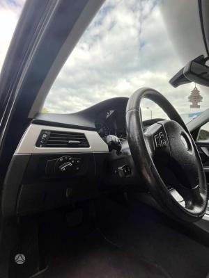 Black BMW 320 2006 in Kaunas, with an engine capacity of 2.00 L and mileage of 335 thousand km for 3600 €, photo 13 on AUTOMOTO.COM.LV