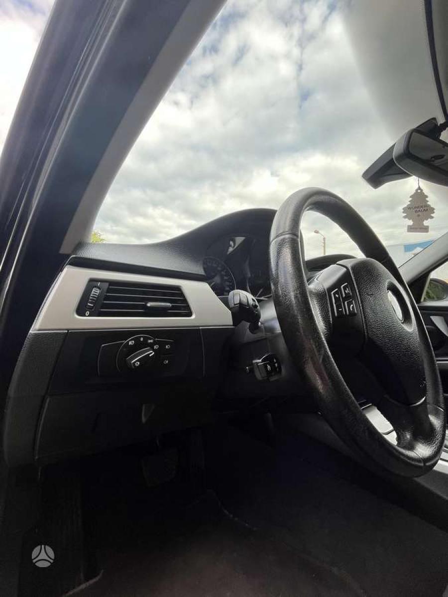 Black BMW 320 2006 in Kaunas, with an engine capacity of 2.00 L and mileage of 335 thousand km for 3600 €, photo 13 on AUTOMOTO.COM.LV