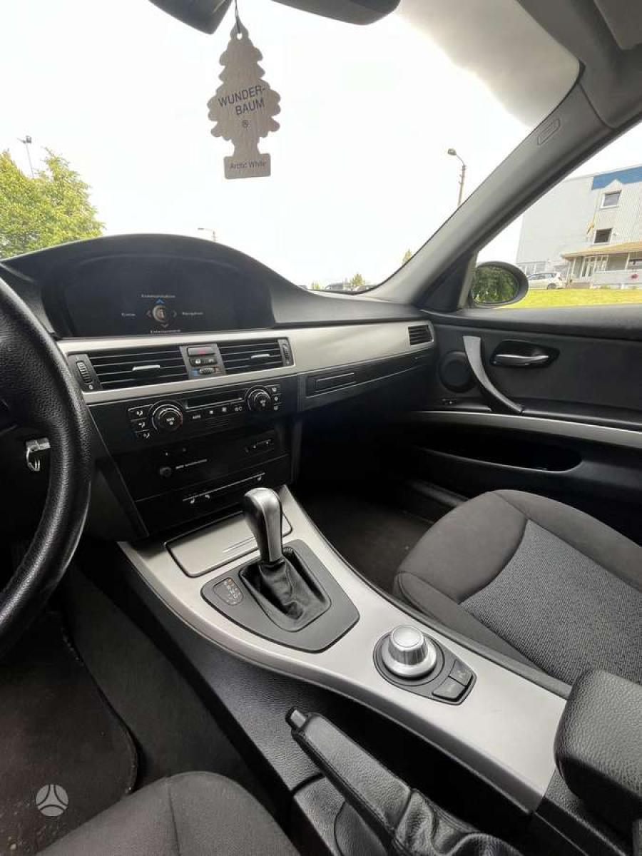 Black BMW 320 2006 in Kaunas, with an engine capacity of 2.00 L and mileage of 335 thousand km for 3600 €, photo 14 on AUTOMOTO.COM.LV