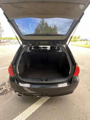 Black BMW 320 2006 in Kaunas, with an engine capacity of 2.00 L and mileage of 335 thousand km for 3600 €, photo 22 on AUTOMOTO.COM.LV