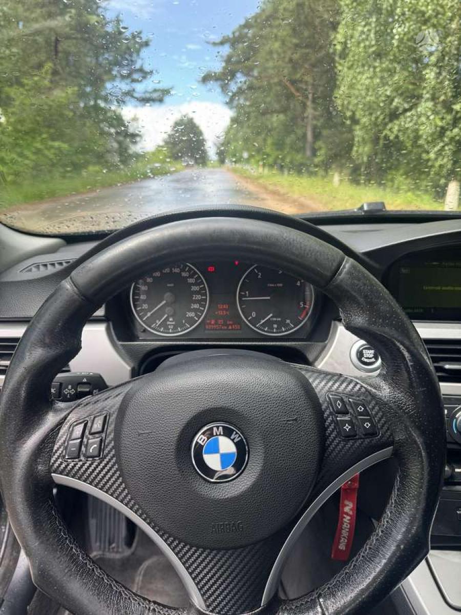 Black BMW 320 2006 in Vilnius, with an engine capacity of 2.00 L and mileage of 410 thousand km for 3850 €, photo 13 on AUTOMOTO.COM.LV