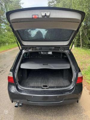 Black BMW 320 2006 in Vilnius, with an engine capacity of 2.00 L and mileage of 410 thousand km for 3850 €, photo 17 on AUTOMOTO.COM.LV