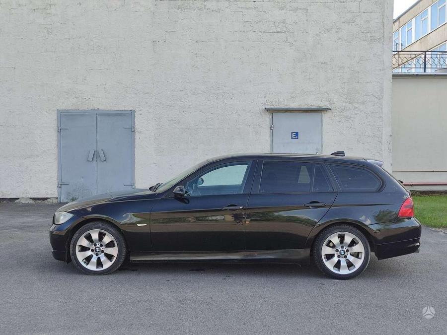 Black BMW 320 2006 in Alytus, with an engine capacity of 0.00 L and mileage of 300 thousand km for 3000 €, photo 3 on AUTOMOTO.COM.LV