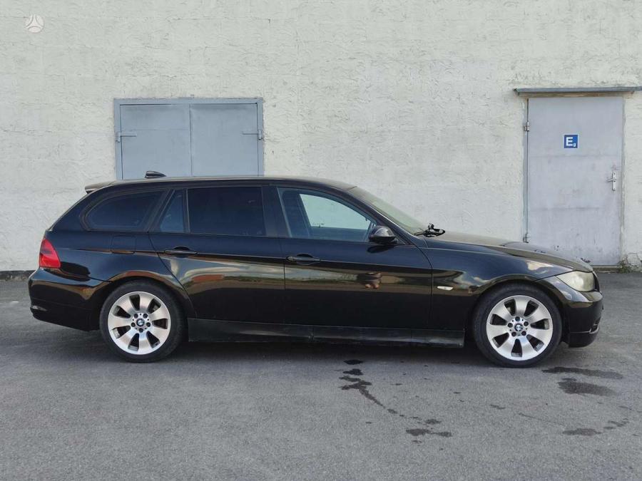 Black BMW 320 2006 in Alytus, with an engine capacity of 0.00 L and mileage of 300 thousand km for 3000 €, photo 7 on AUTOMOTO.COM.LV