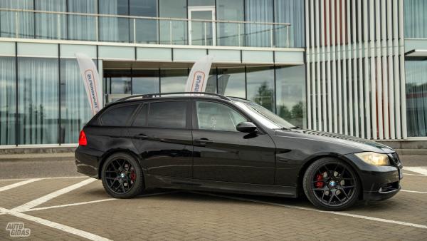 Melns BMW 320 2006 Panevēža, ar dzinēja tilpumu 2.00 L un nobraukumu 368 tūkst. km par 3900 €, foto 2 vietnē AUTOMOTO.COM.LV