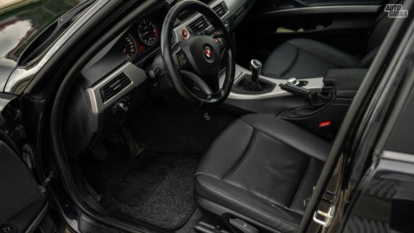 Melns BMW 320 2006 Panevēža, ar dzinēja tilpumu 2.00 L un nobraukumu 368 tūkst. km par 3900 €, foto 7 vietnē AUTOMOTO.COM.LV