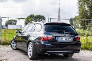 Black BMW 320 2006 in Riga, with an engine capacity of 2.00 L and mileage of 305 thousand km for 4490 €, photo 7 on AUTOMOTO.COM.LV
