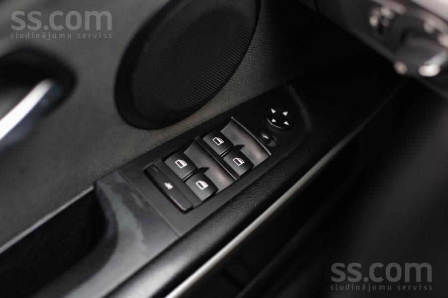 Black BMW 320 2006 in Riga, with an engine capacity of 2.00 L and mileage of 305 thousand km for 4490 €, photo 14 on AUTOMOTO.COM.LV