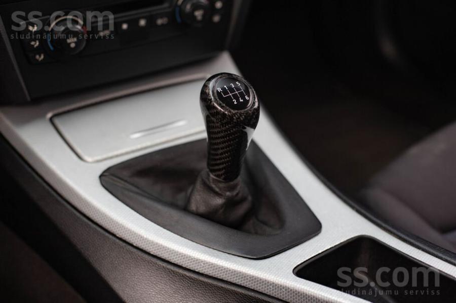 Black BMW 320 2006 in Riga, with an engine capacity of 2.00 L and mileage of 305 thousand km for 4490 €, photo 19 on AUTOMOTO.COM.LV