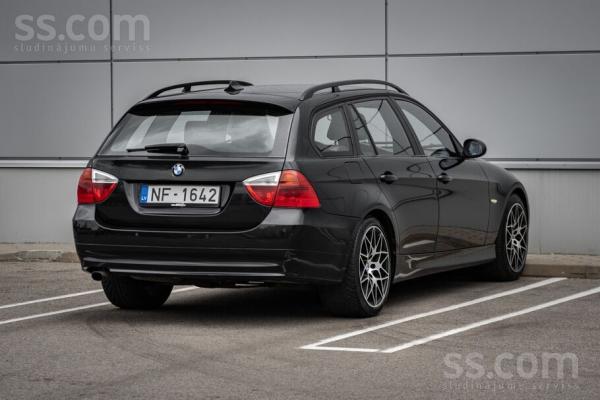 Black BMW 320 2006 in Riga, with an engine capacity of 3.00 L and mileage of 293 thousand km for 3950 €, photo 5 on AUTOMOTO.COM.LV