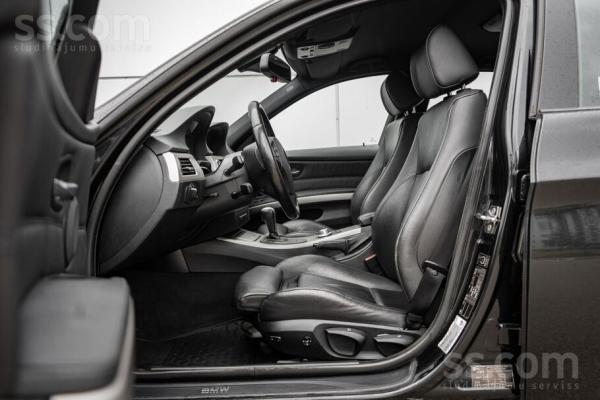 Black BMW 320 2006 in Riga, with an engine capacity of 3.00 L and mileage of 293 thousand km for 3950 €, photo 9 on AUTOMOTO.COM.LV