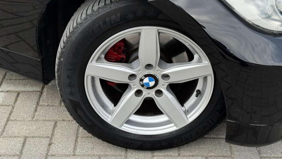 Black BMW 320 2006 in Radviliskis, with an engine capacity of 2.00 L and mileage of 389 thousand km for 3150 €, photo 12 on AUTOMOTO.COM.LV
