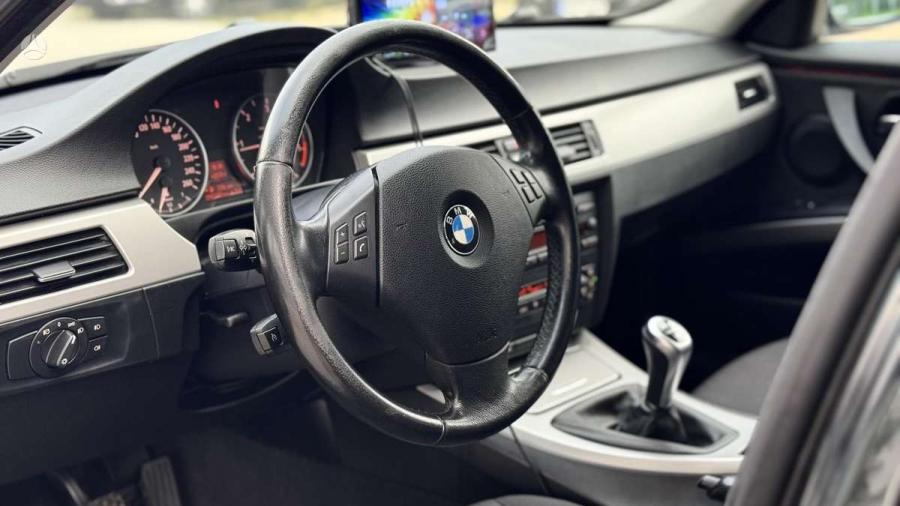 Black BMW 320 2006 in Radviliskis, with an engine capacity of 2.00 L and mileage of 389 thousand km for 3150 €, photo 14 on AUTOMOTO.COM.LV