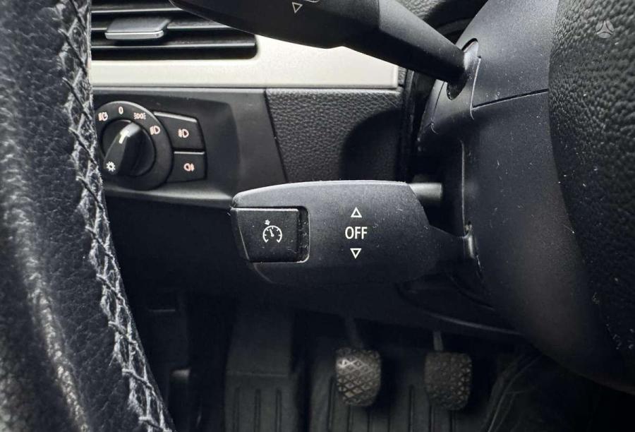 Black BMW 320 2006 in Radviliskis, with an engine capacity of 2.00 L and mileage of 389 thousand km for 3150 €, photo 21 on AUTOMOTO.COM.LV