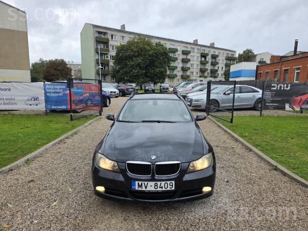 BMW 320 2006 in Ventspils on AUTOMOTO.COM.LV Black BMW 320 2006 in Ventspils, with an engine capacity of 2.00 L and mileage of 356 thousand km for 3390 β¬, photo 3 on AUTOMOTO.COM.LV