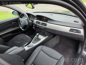 Black BMW 320 2006 in Ventspils, with an engine capacity of 2.00 L and mileage of 356 thousand km for 3390 €, photo 15 on AUTOMOTO.COM.LV