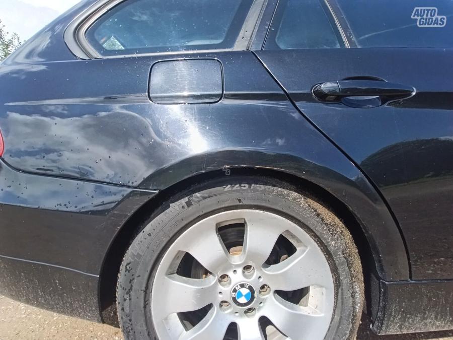 Melns BMW 320 2006 Vilkaviškis, ar dzinēja tilpumu 2.00 L un nobraukumu 400 tūkst. km par 1200 €, foto 8 vietnē AUTOMOTO.COM.LV