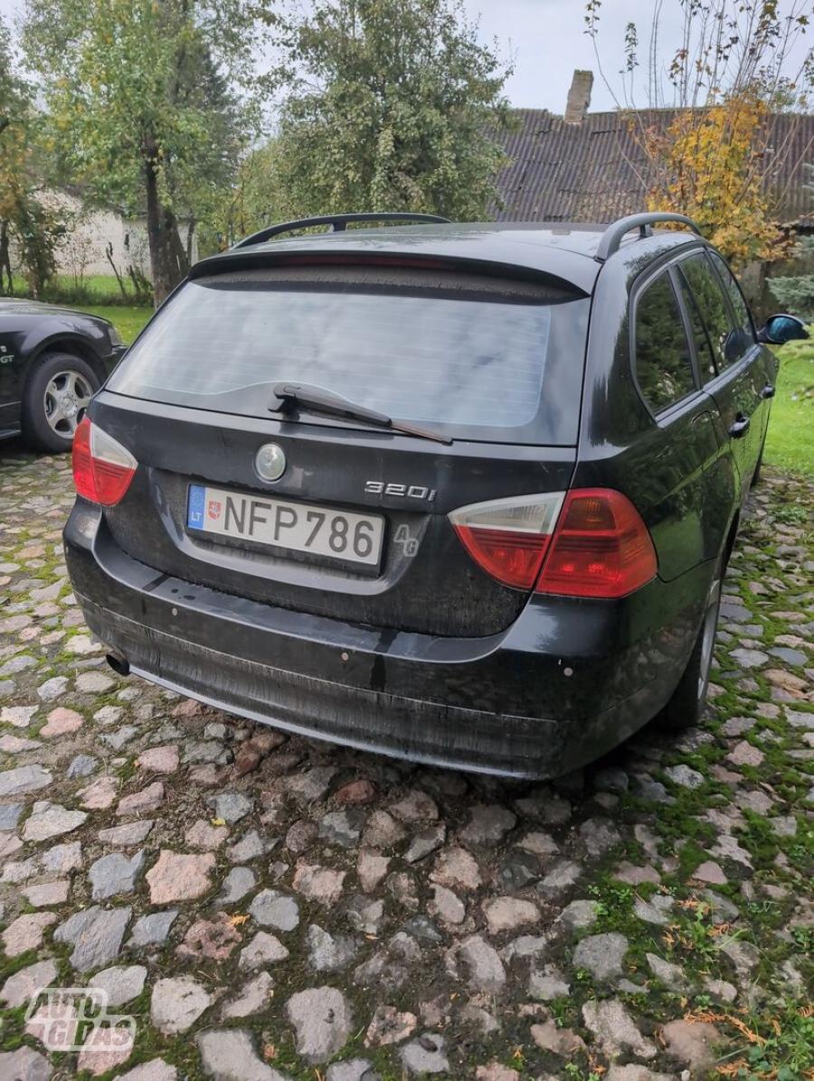 Black BMW 320 2006 in Ukmerge, with an engine capacity of 2.00 L and mileage of 310 thousand km for 1300 €, photo 7 on AUTOMOTO.COM.LV