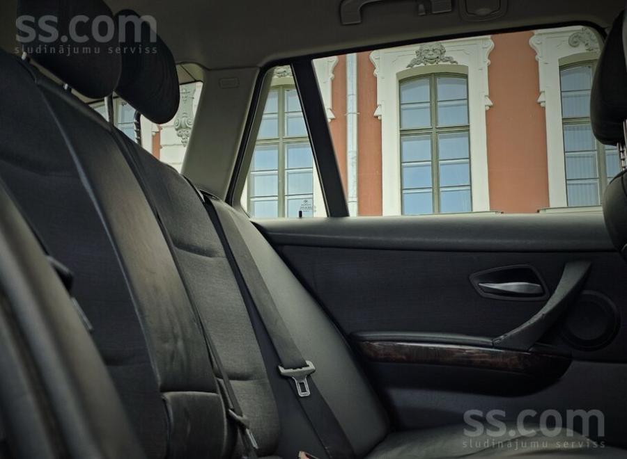 Black BMW 320 2007 in Jelgava, with an engine capacity of 2.00 L and mileage of 398 thousand km for 3300 €, photo 11 on AUTOMOTO.COM.LV