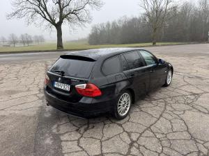 Melns BMW 320 2007 Kauņa, ar dzinēja tilpumu 2.00 L un nobraukumu 370 tūkst. km par 3450 €, foto 3 vietnē AUTOMOTO.COM.LV