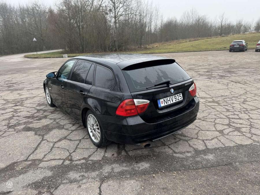 Melns BMW 320 2007 Kauņa, ar dzinēja tilpumu 2.00 L un nobraukumu 370 tūkst. km par 3450 €, foto 4 vietnē AUTOMOTO.COM.LV