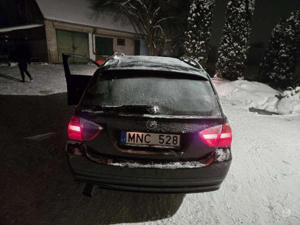 Black BMW 320 2007 in Vilnius, with an engine capacity of 2.00 L and mileage of 280 thousand km for 2950 €, photo 3 on AUTOMOTO.COM.LV