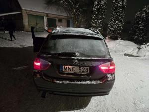 Melns BMW 320 2007 Viļņa, ar dzinēja tilpumu 2.00 L un nobraukumu 280 tūkst. km par 2950 €, foto 3 vietnē AUTOMOTO.COM.LV