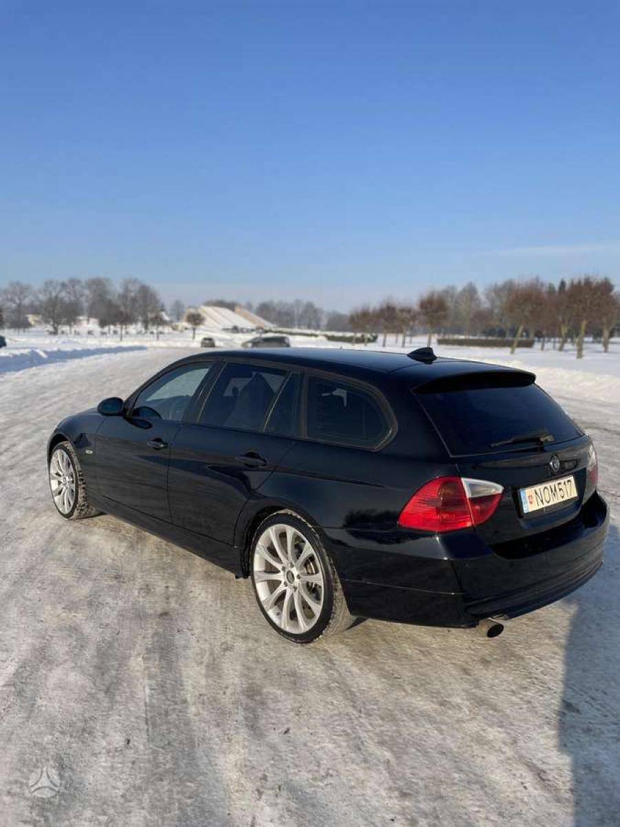 Black BMW 320 2007 in Kaunas, with an engine capacity of 2.00 L and mileage of 313 thousand km for 3800 €, photo 3 on AUTOMOTO.COM.LV